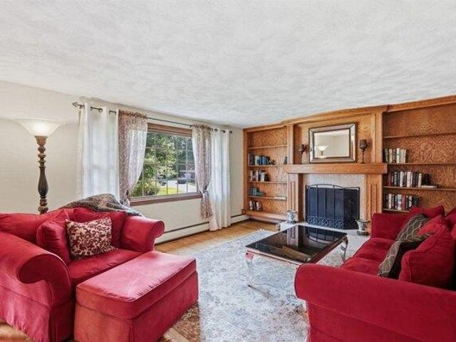 house with 4 bedroom, Billerica MA ES105040687