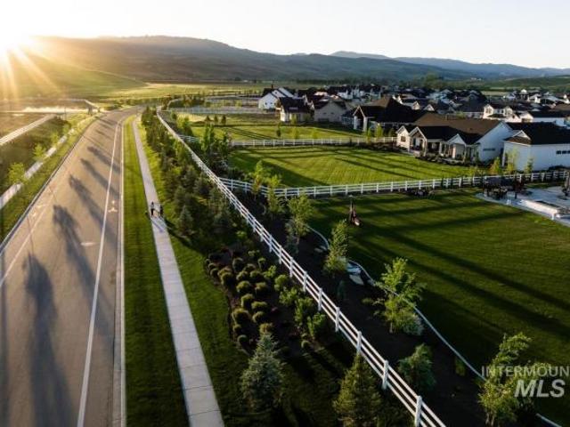 house with 4 bedroom, Boise ID ES88088606