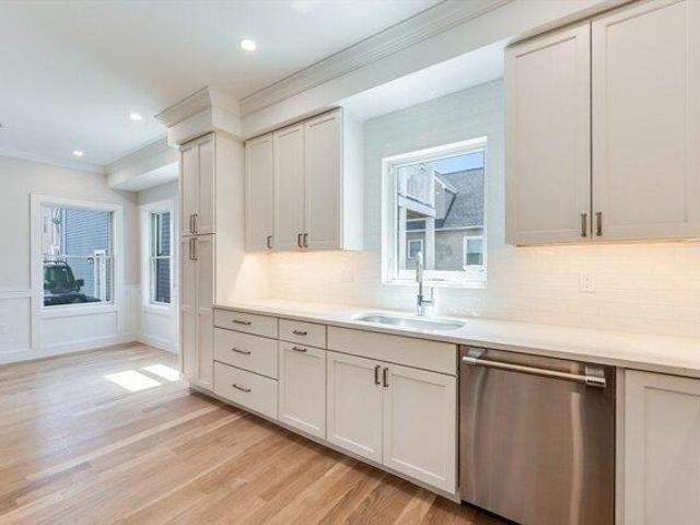 house with 4 bedroom, Boston MA ES103126477