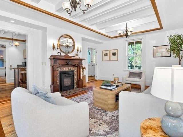 house with 4 bedroom, Boston MA ES104512934