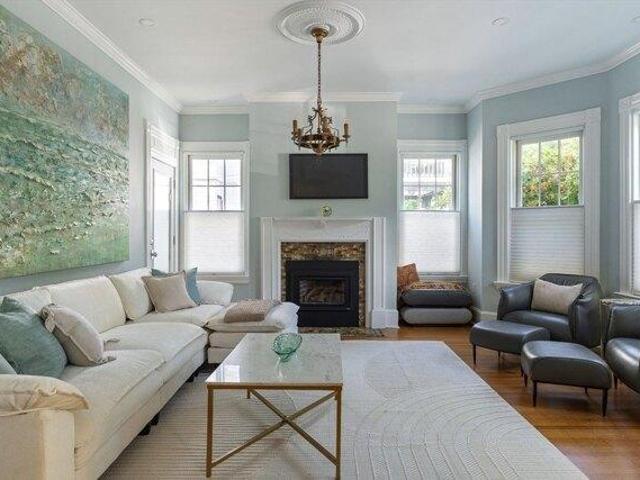 house with 4 bedroom, Boston MA ES104812078