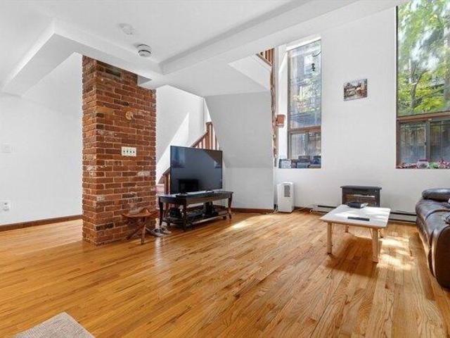house with 4 bedroom, Boston MA ES104832961