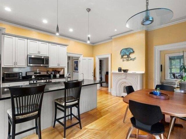 house with 4 bedroom, Boston MA ES104919935