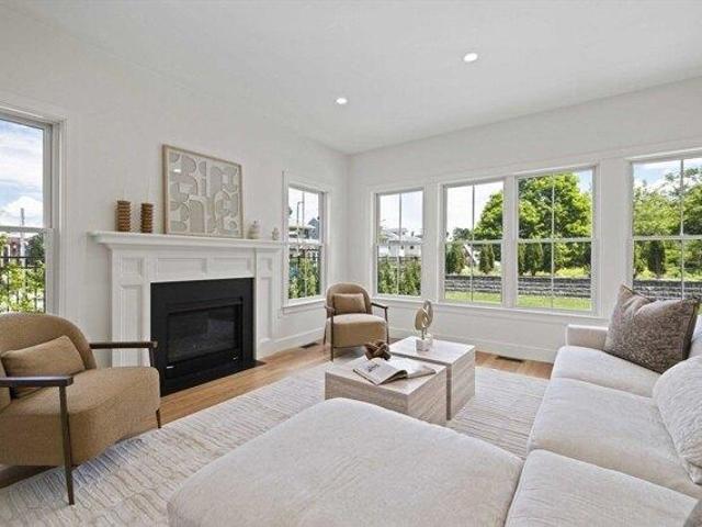 house with 4 bedroom, Boston MA ES104192828
