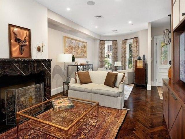 house with 4 bedroom, Boston MA ES105082074