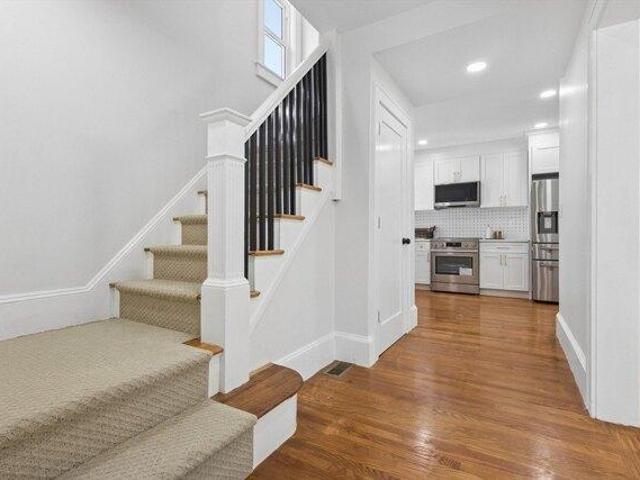 house with 4 bedroom, Boston MA ES105082085