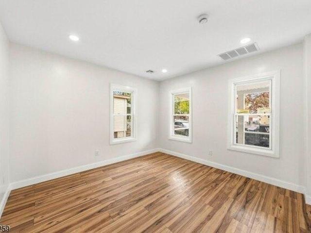 house with 4 bedroom, Bloomfield NJ DLS103124497