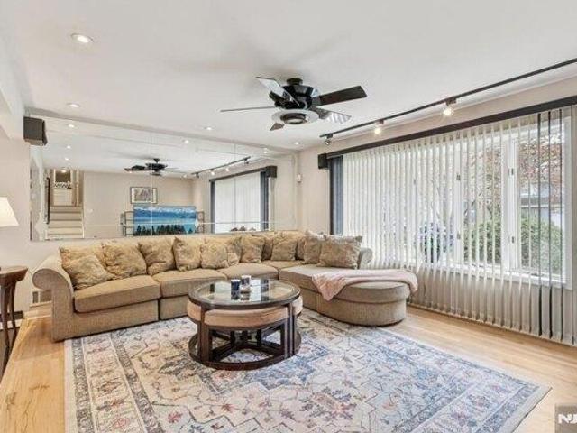 house with 4 bedroom, Bloomfield NJ ES104851570