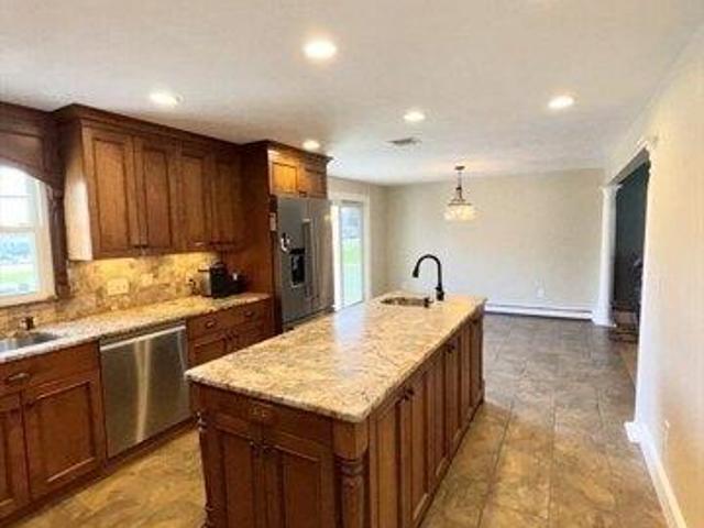 house with 4 bedroom, Blackstone MA ES104264384