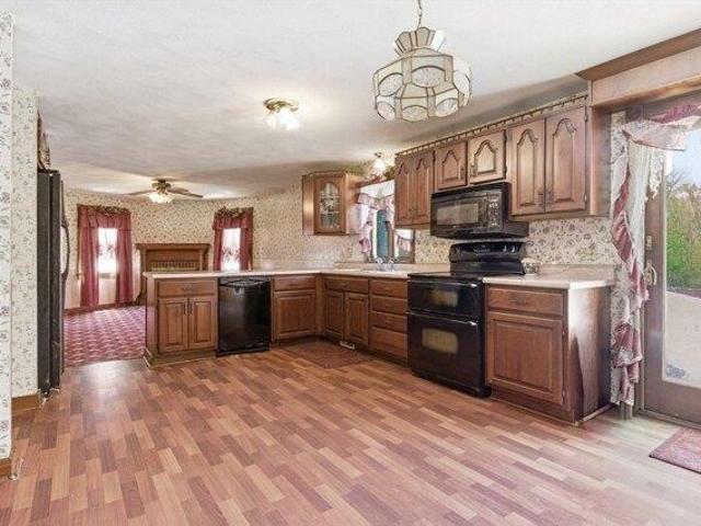 house with 4 bedroom, Blackstone MA ES103158255