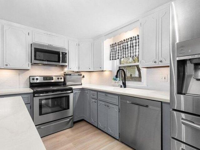 house with 4 bedroom, Brockton MA DLS102447924