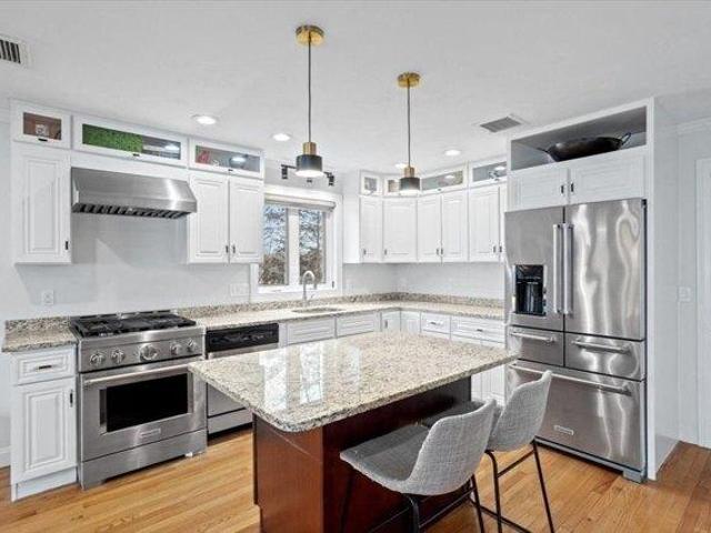 house with 4 bedroom, Brockton MA DLS102369497