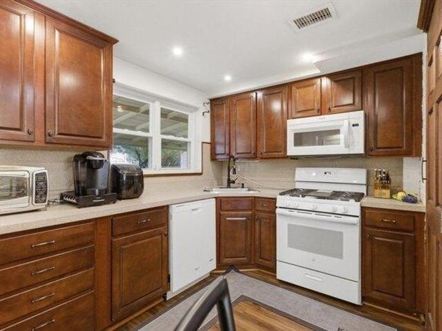 house with 4 bedroom, Brockton MA DS104192444