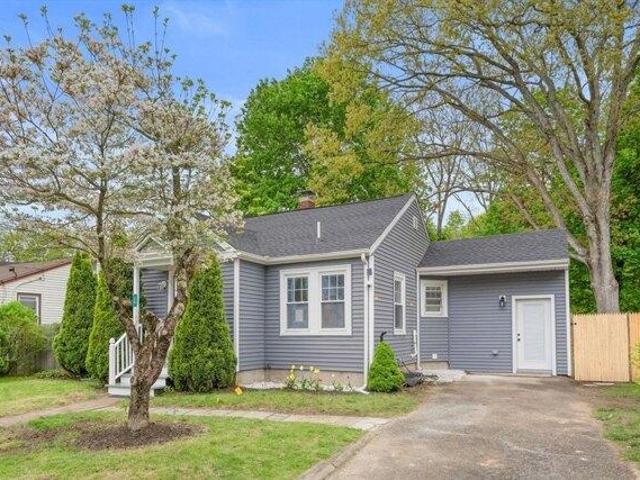 house with 4 bedroom, Brockton MA ES102860697
