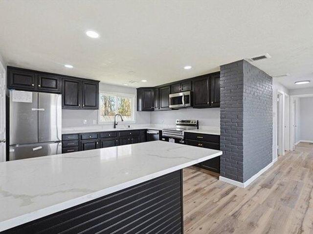 house with 4 bedroom, Brockton MA ES103019562