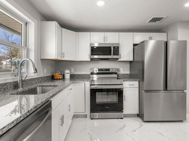 house with 4 bedroom, Brockton MA ES103188188