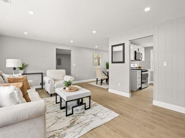 house with 4 bedroom, Brockton MA ES103222614