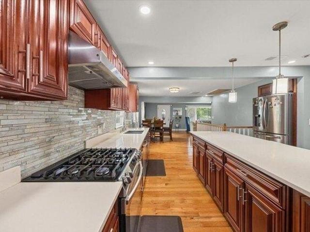 house with 4 bedroom, Brockton MA ES103930751