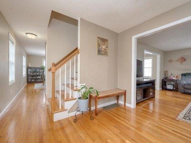 house with 4 bedroom, Brockton MA ES104075022