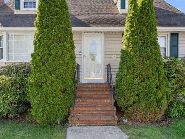 house with 4 bedroom, Brockton MA ES104010796