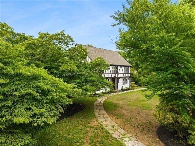 house with 4 bedroom, Brockton MA ES104011029