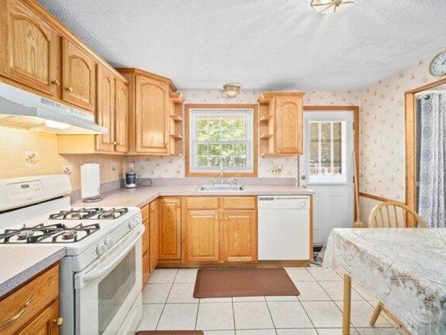 house with 4 bedroom, Brockton MA ES104513049