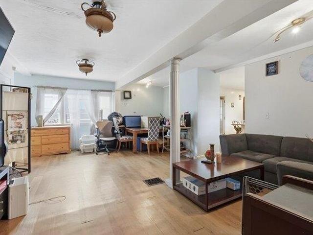 house with 4 bedroom, Brockton MA ES104757134
