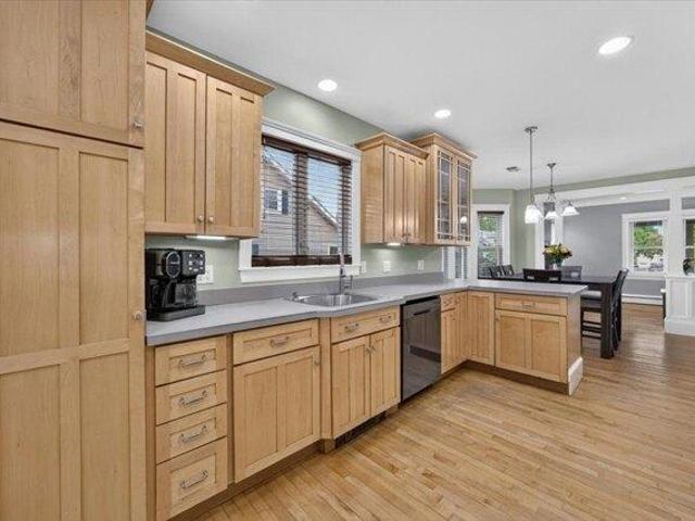 house with 4 bedroom, Brockton MA ES104760314