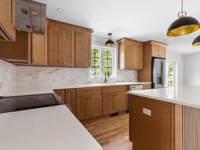 house with 4 bedroom, Brockton MA ES104760479