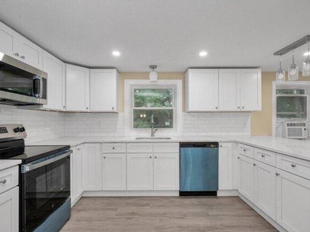 house with 4 bedroom, Brockton MA ES104810217