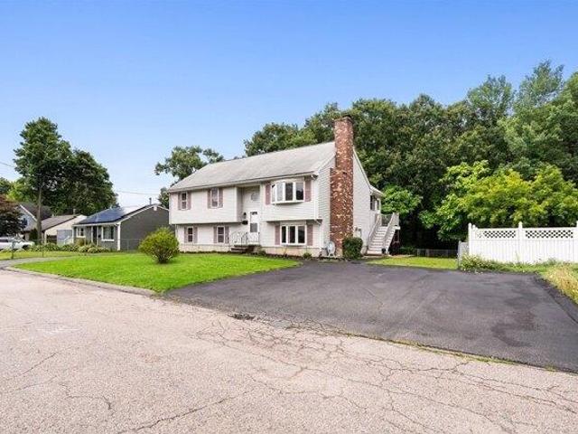 house with 4 bedroom, Brockton MA ES104907324