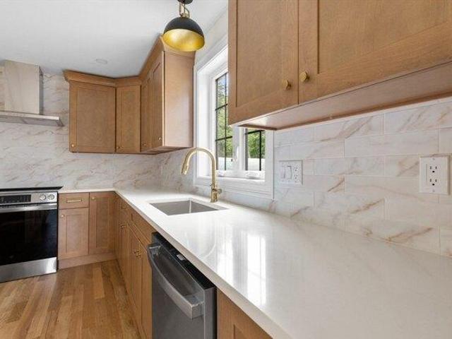 house with 4 bedroom, Brockton MA ES105060946