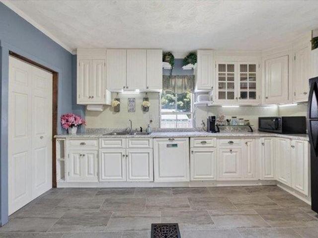 house with 4 bedroom, Brockton MA ES105061191