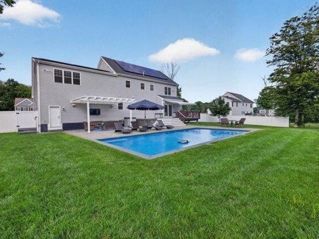 house with 4 bedroom, Brockton MA ES105080265