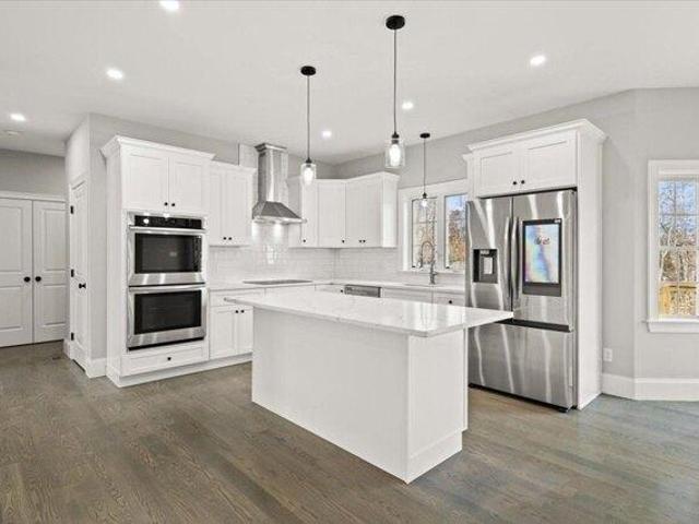 house with 4 bedroom, Brockton MA ES105081781
