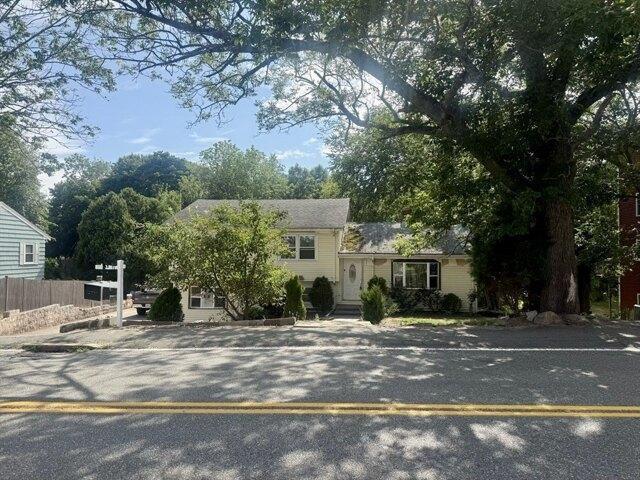 house with 4 bedroom, Brockton MA ES105095205