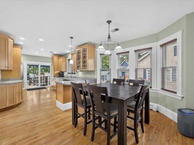 house with 4 bedroom, Brockton MA ES105125717