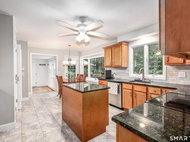 house with 4 bedroom, Brookfield CT DS103619695