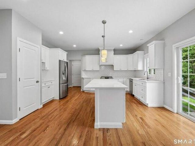 house with 4 bedroom, Brookfield CT ES105189944
