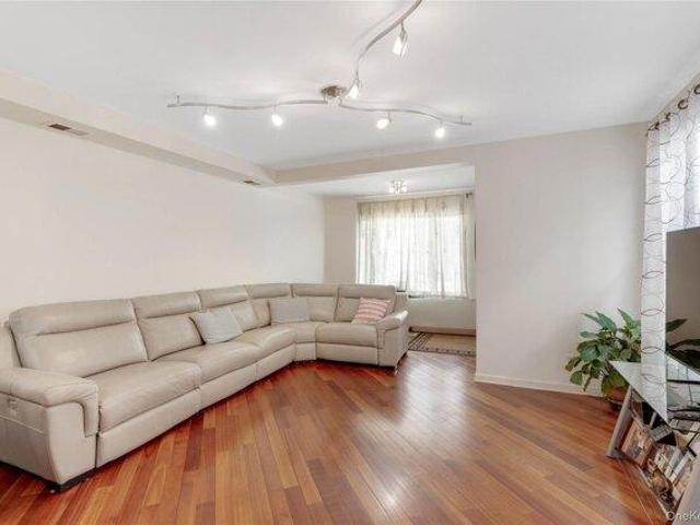 house with 4 bedroom, Brooklyn NY DLS101800534
