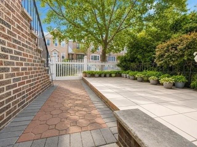 house with 4 bedroom, Brooklyn NY DS103621255