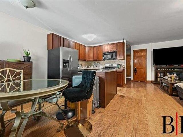 house with 4 bedroom, Brooklyn NY ES105206432