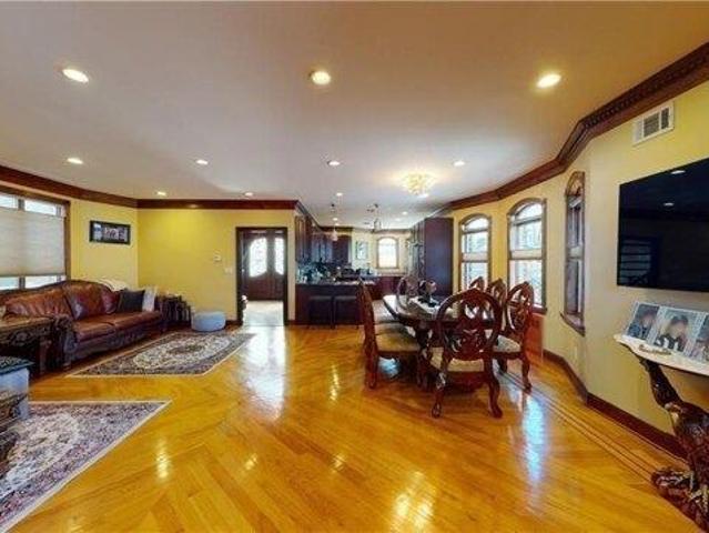 house with 4 bedroom, Brooklyn NY ES105207122