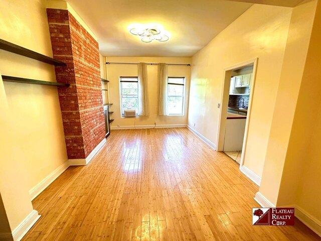 house with 4 bedroom, Brooklyn NY ES105207127