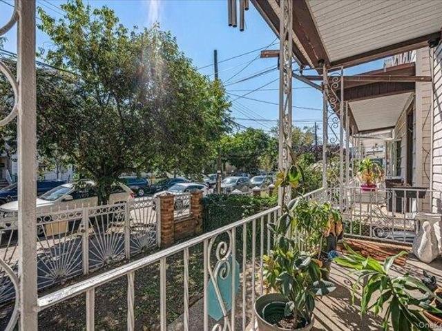 house with 4 bedroom, Brooklyn NY ES105208096
