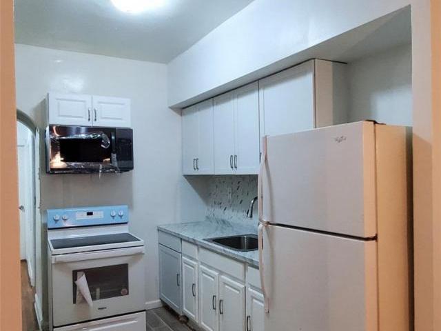house with 4 bedroom, Brooklyn NY ES72692141