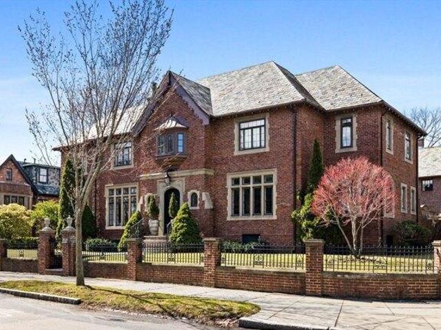 house with 4 bedroom, Brookline MA DS102027708