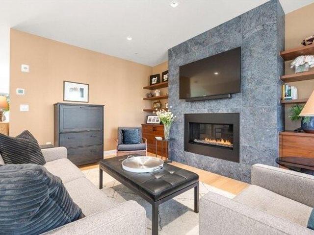 house with 4 bedroom, Brookline MA ES105094571