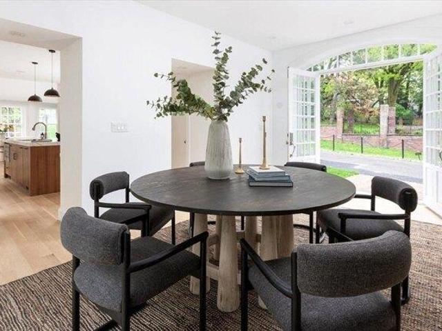 house with 4 bedroom, Brookline MA ES105096169
