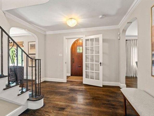 house with 4 bedroom, Brookline MA ES105106916
